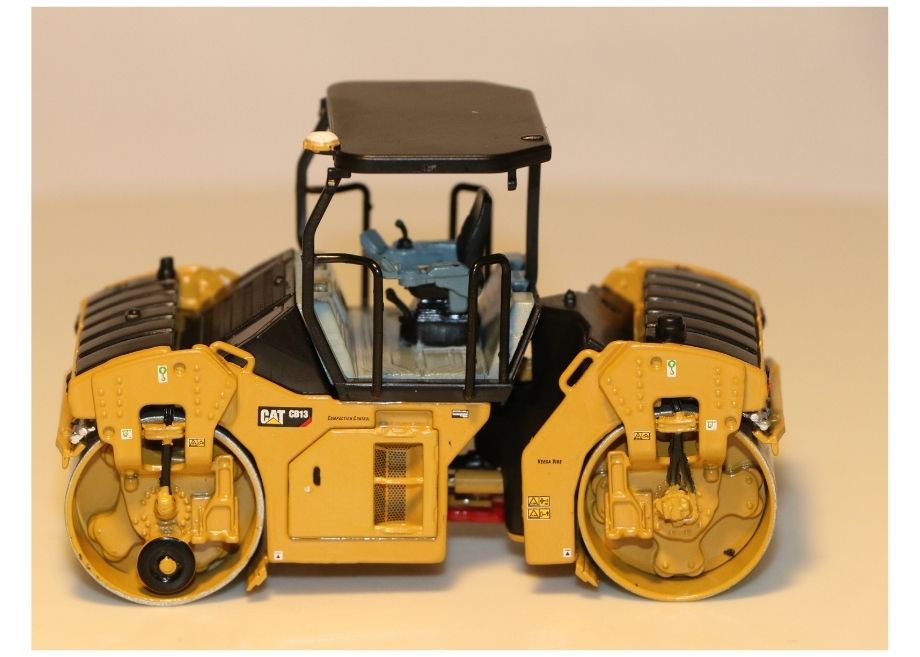 Cat CB13 Tandem Vibratory Roller 1:50 – Technikwelt